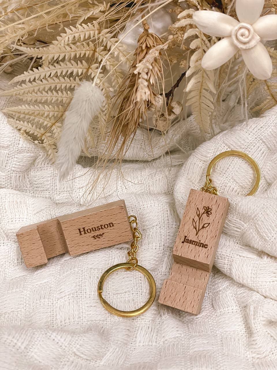 Wooden Keychain Phone Holder – Ohfriday!